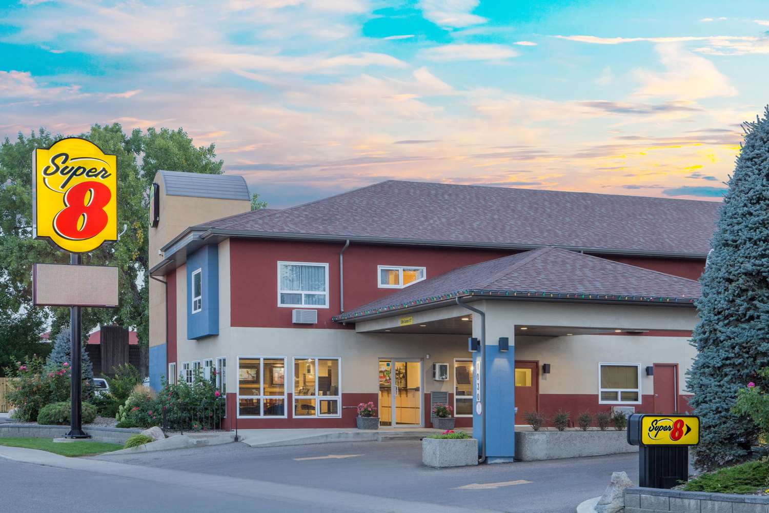 Super 8 Motel Lethbridge, AB - See Discounts
