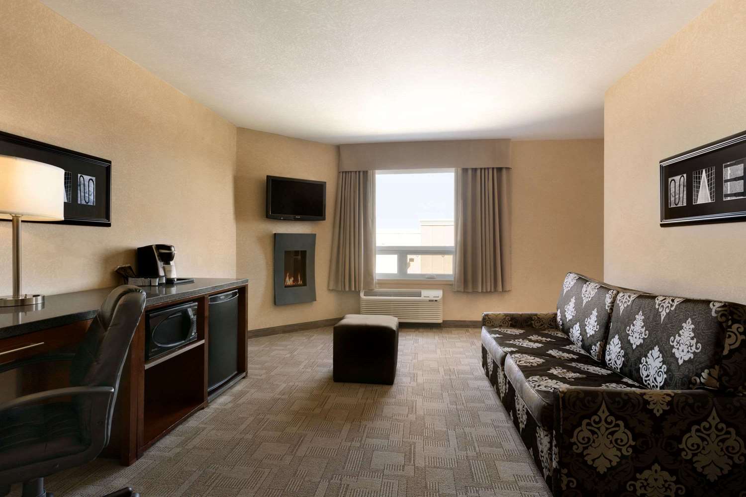 Days Inn Regina Airport, SK - See Discounts