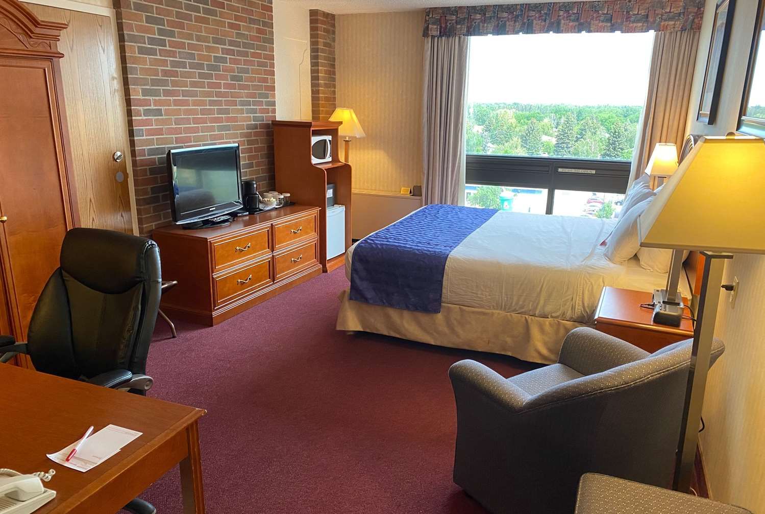 Ramada Inn Lethbridge, AB - See Discounts
