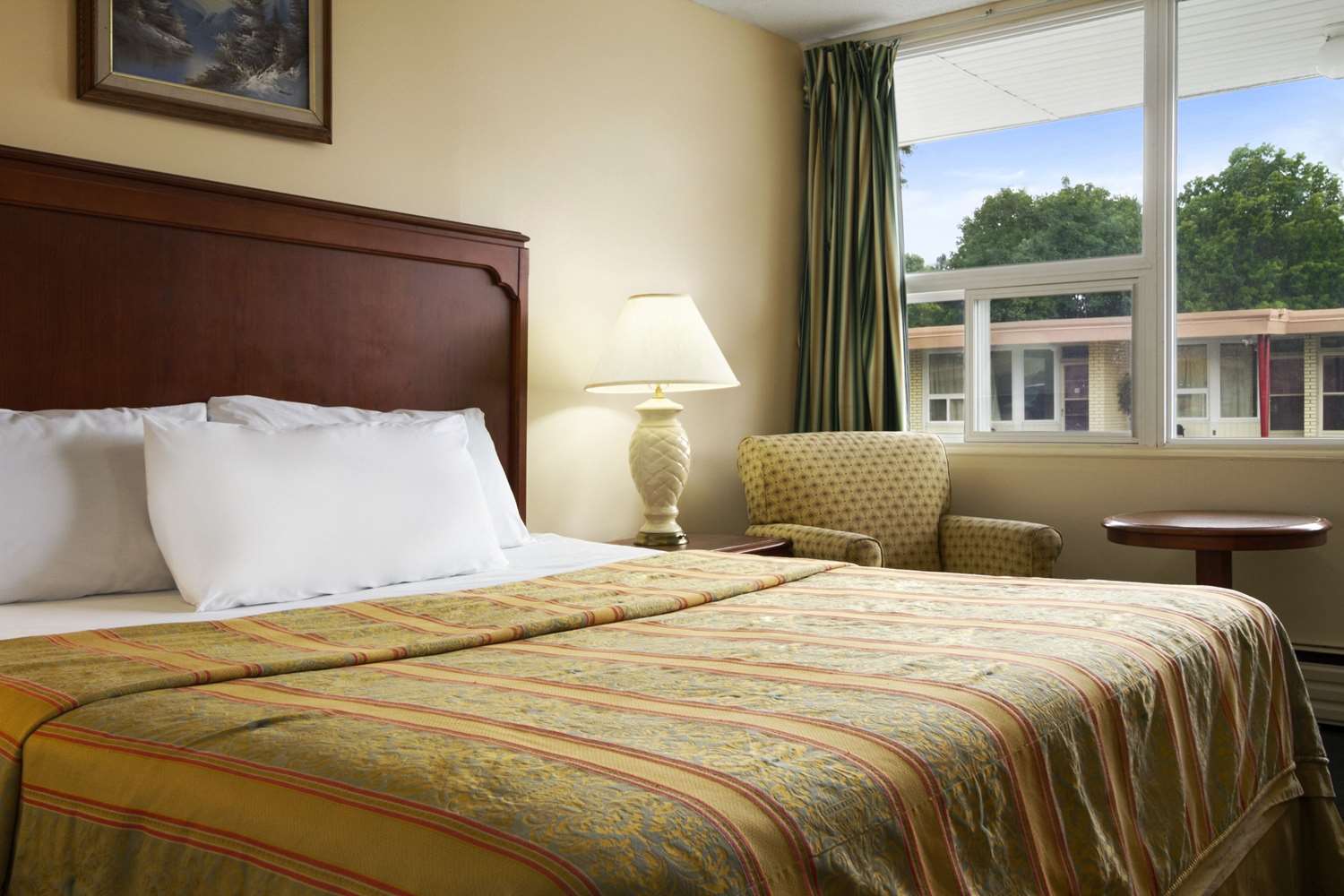 Knights Inn Burlington, ON - See Discounts