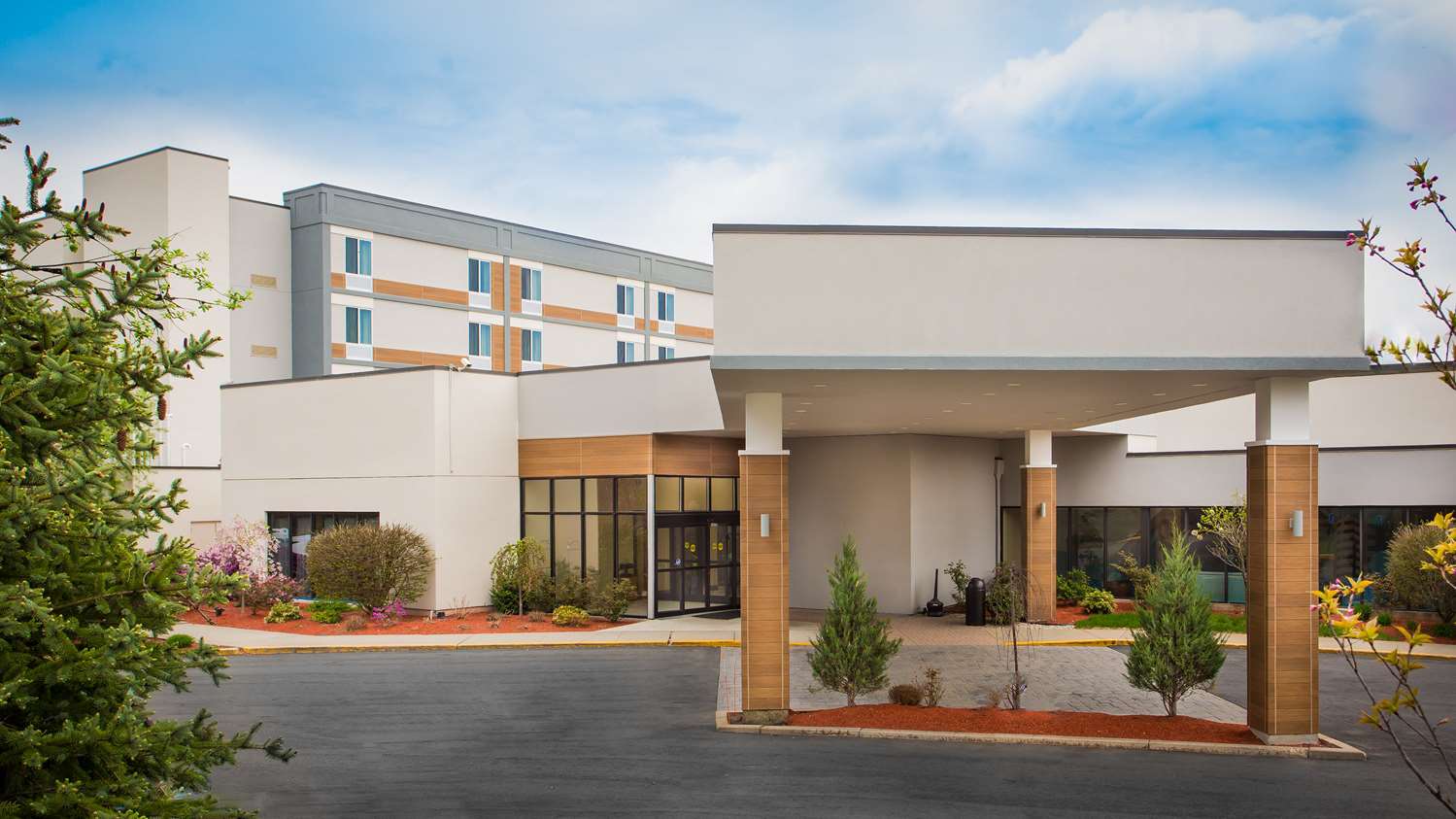 Best Western Plus New Englander Hotel Woburn, MA - See Discounts