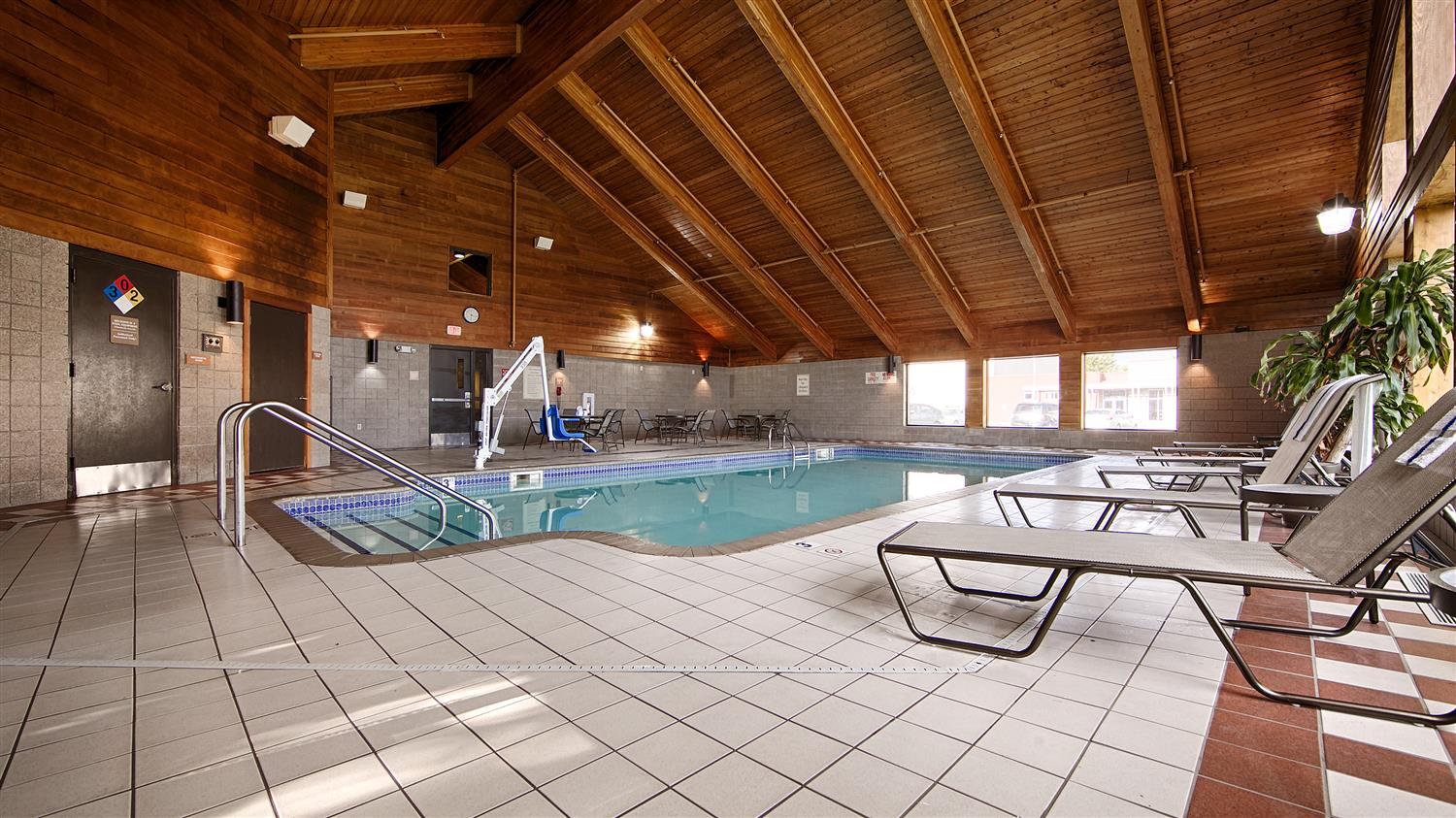 Best Western Plus Minneapolis Hotel Brooklyn Center, MN - See Discounts