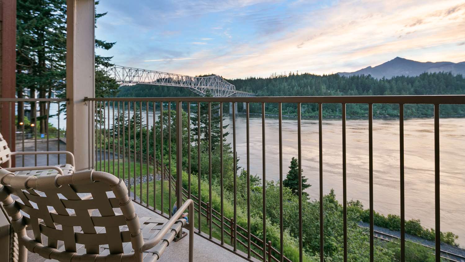 Best Western Plus Columbia River Inn Cascade Locks, OR - See Discounts