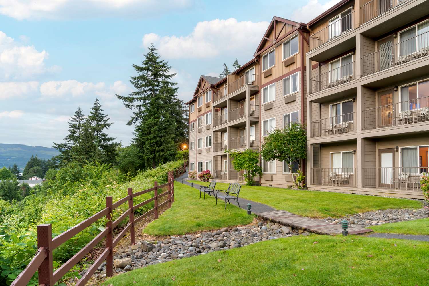 Best Western Plus Columbia River Inn Cascade Locks, OR - See Discounts