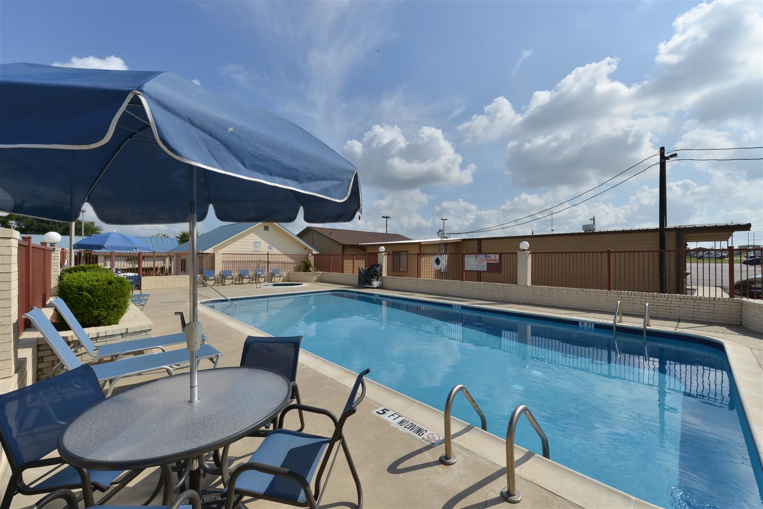 Best Western Regency Inn & Suites Gonzales, TX - See Discounts