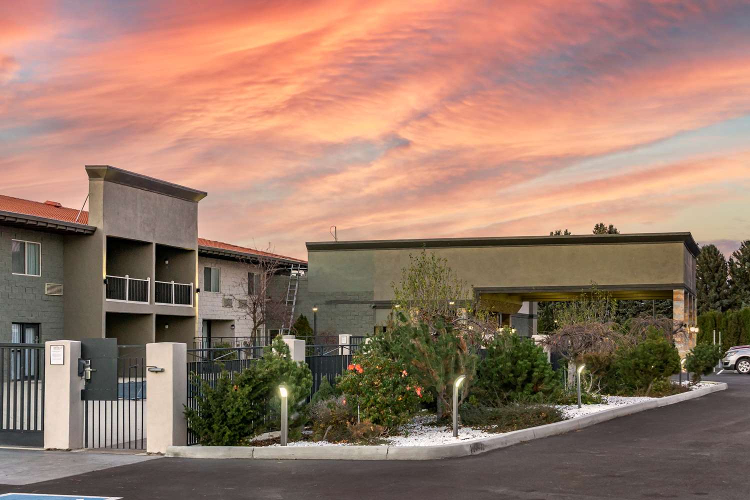 Best Western Plus Lake Front Hotel Moses Lake, WA - See Discounts