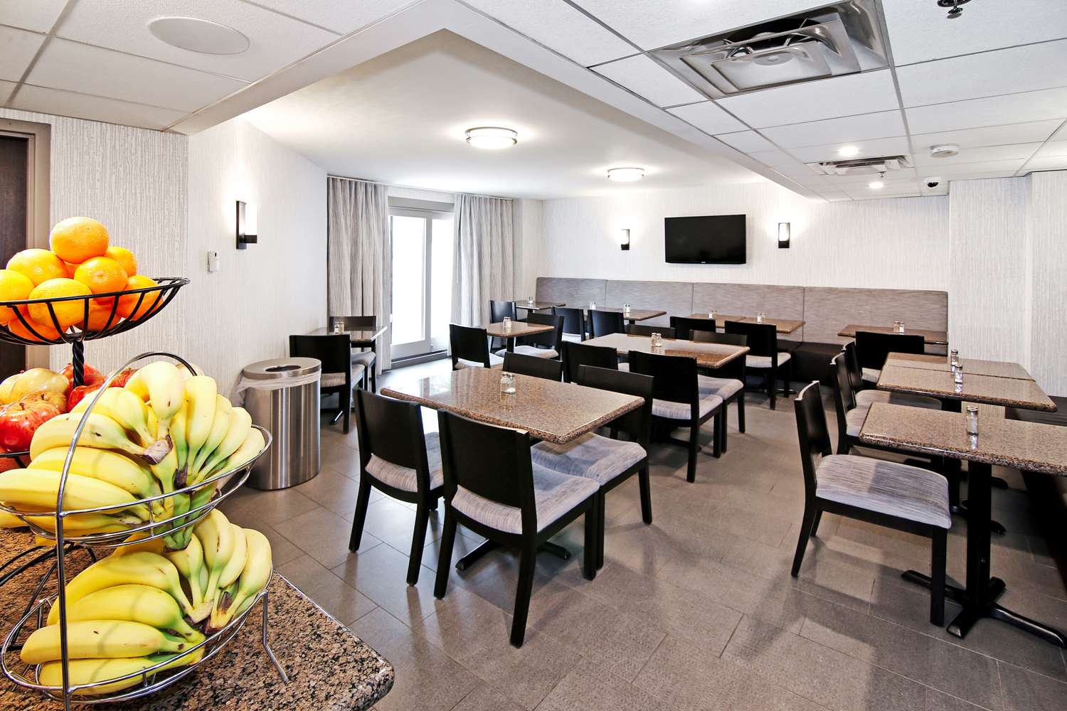 Best Western Plus Siding 29 Lodge Banff, AB - See Discounts