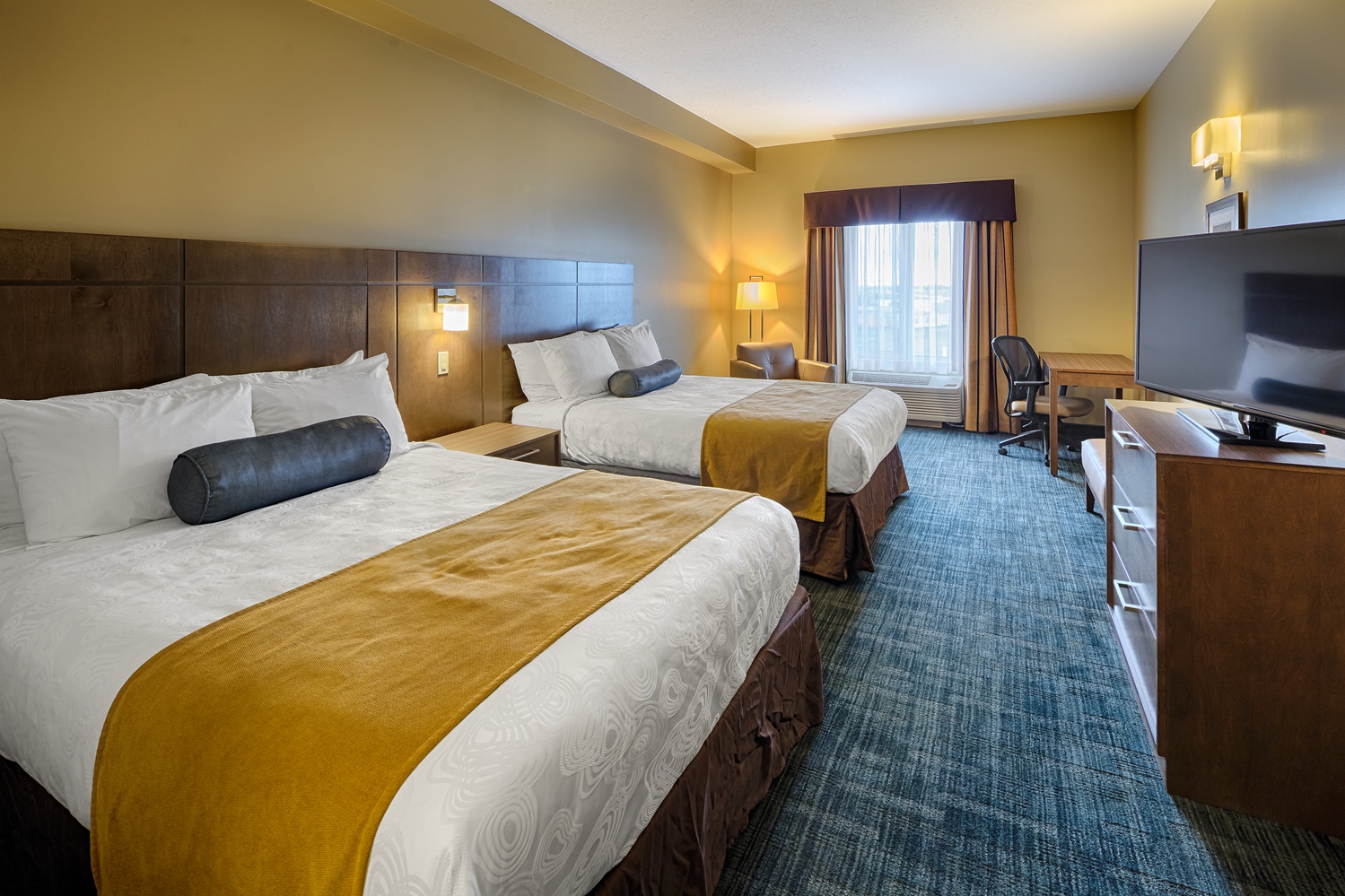 Best Western Plus Winnipeg West Inn Headingley, MB - See Discounts