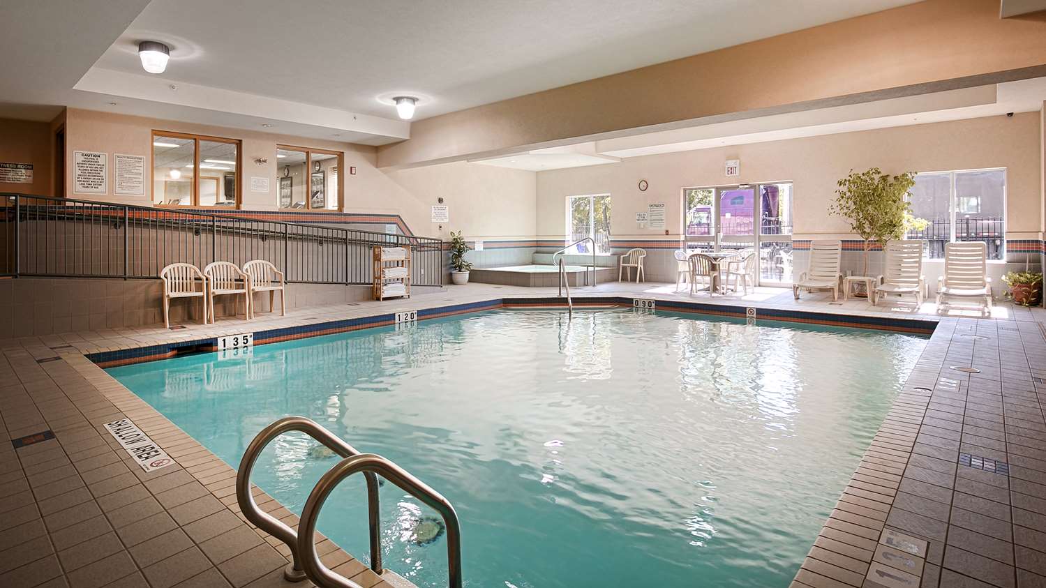 Best Western Plus Burlington Inn & Suites, ON - See Discounts