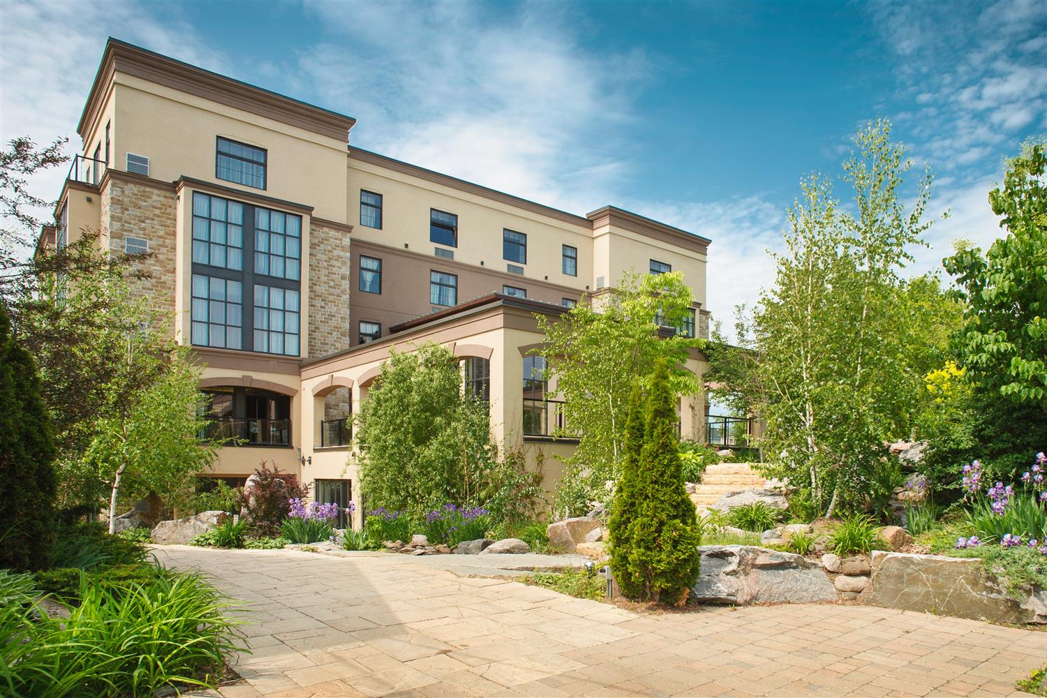 Best Western Plus Parkside Inn & Spa Perth, ON - See Discounts