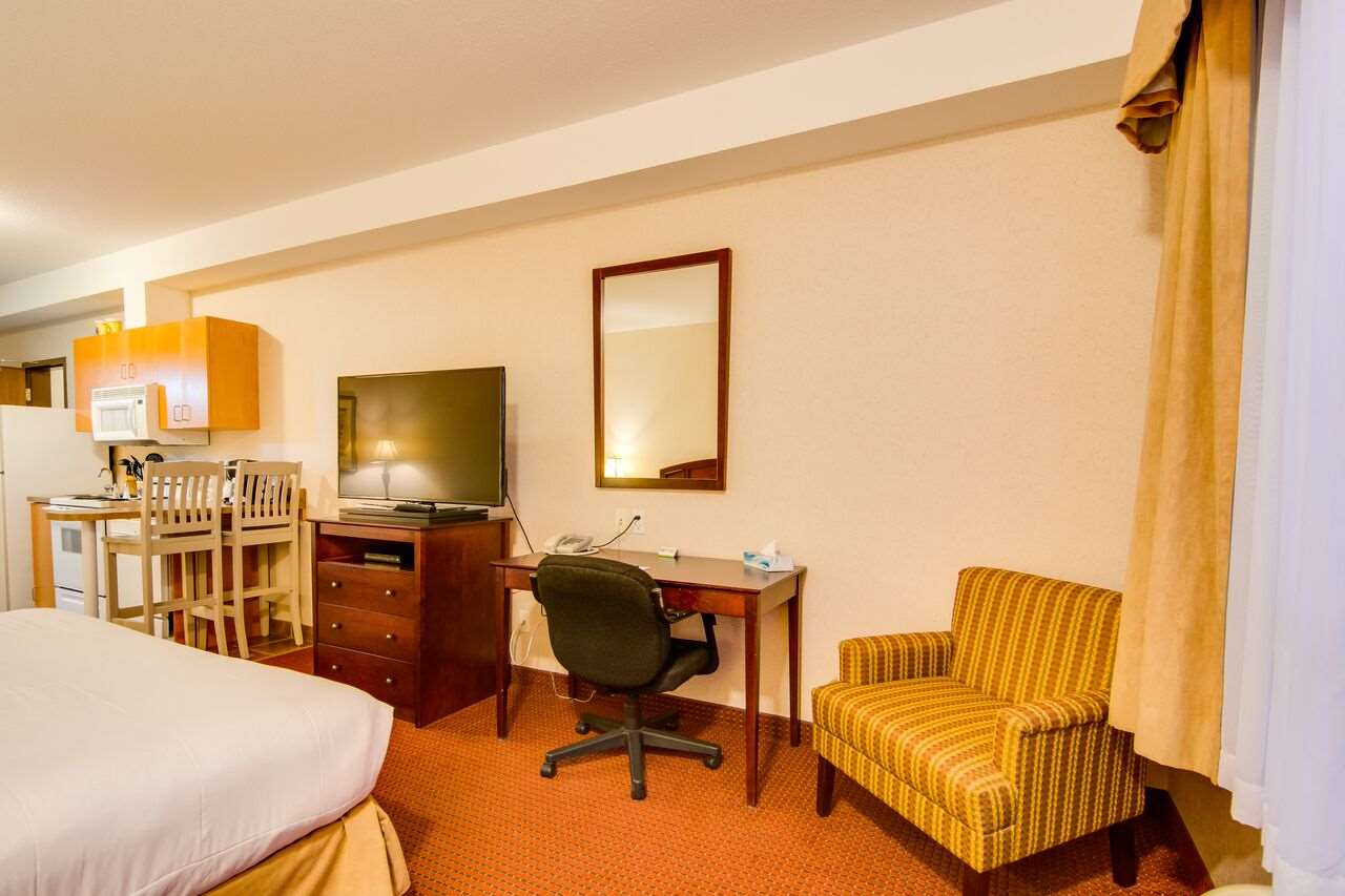 Peavine Inn & Suites High Prairie, AB - See Discounts