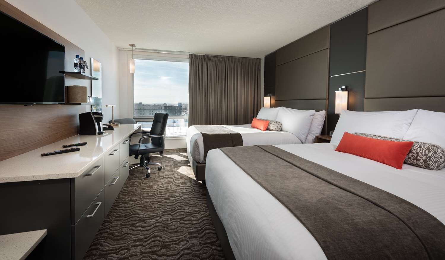 Carriage House Inn Calgary, AB - See Discounts