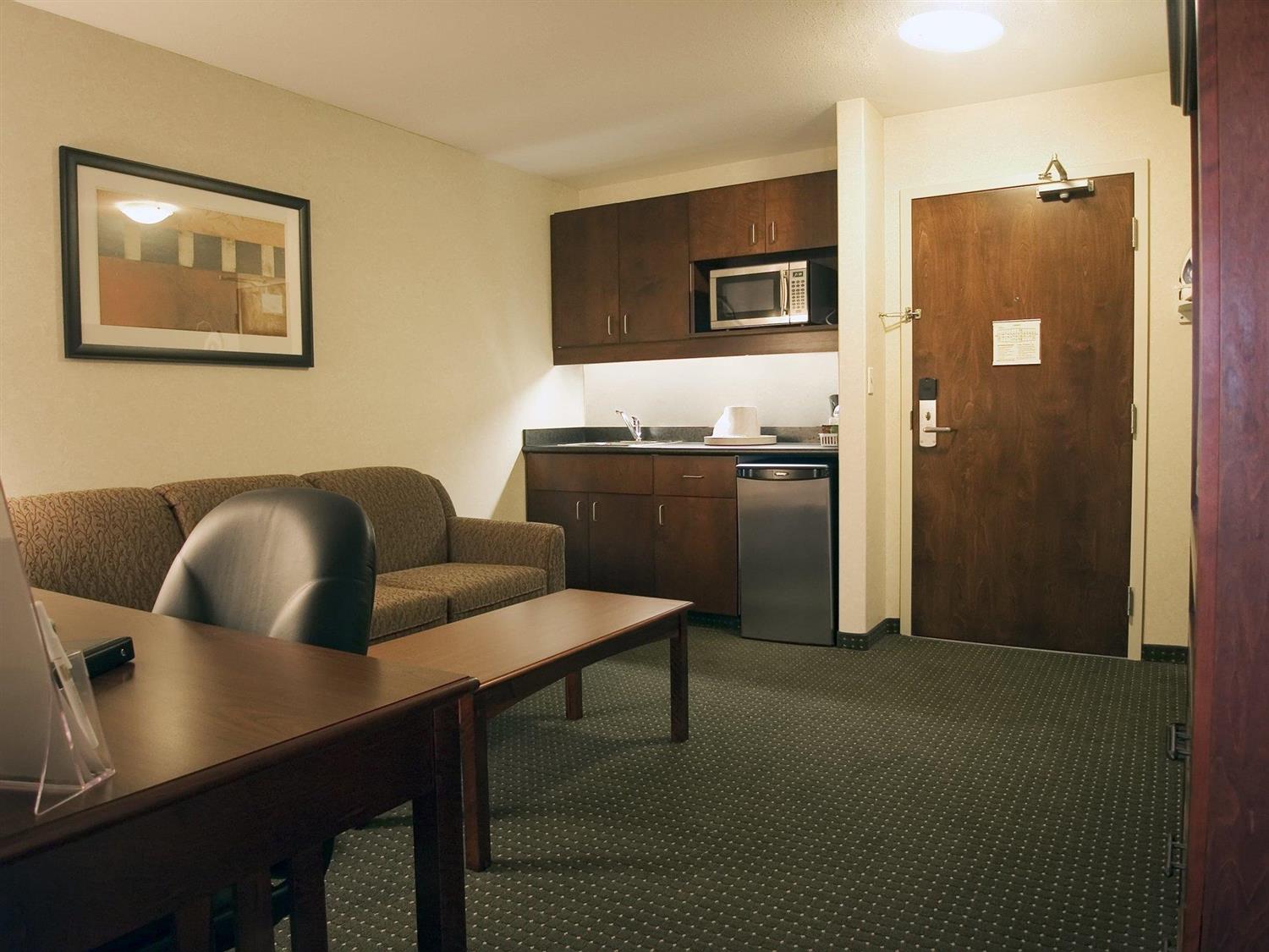 Lakeview Inn & Suites Slave Lake, AB - See Discounts