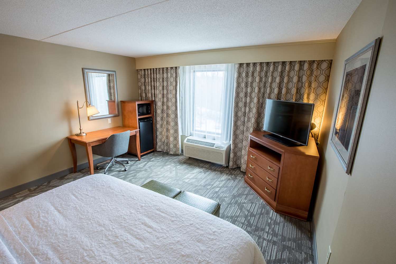 Hampton Inn & Suites Tilton, NH - See Discounts