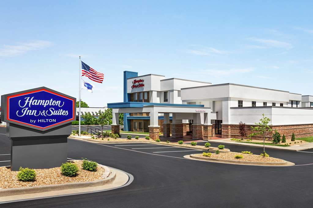 Hampton Inn & Suites by Hilton Springfield in Springfield - Trip Canvas