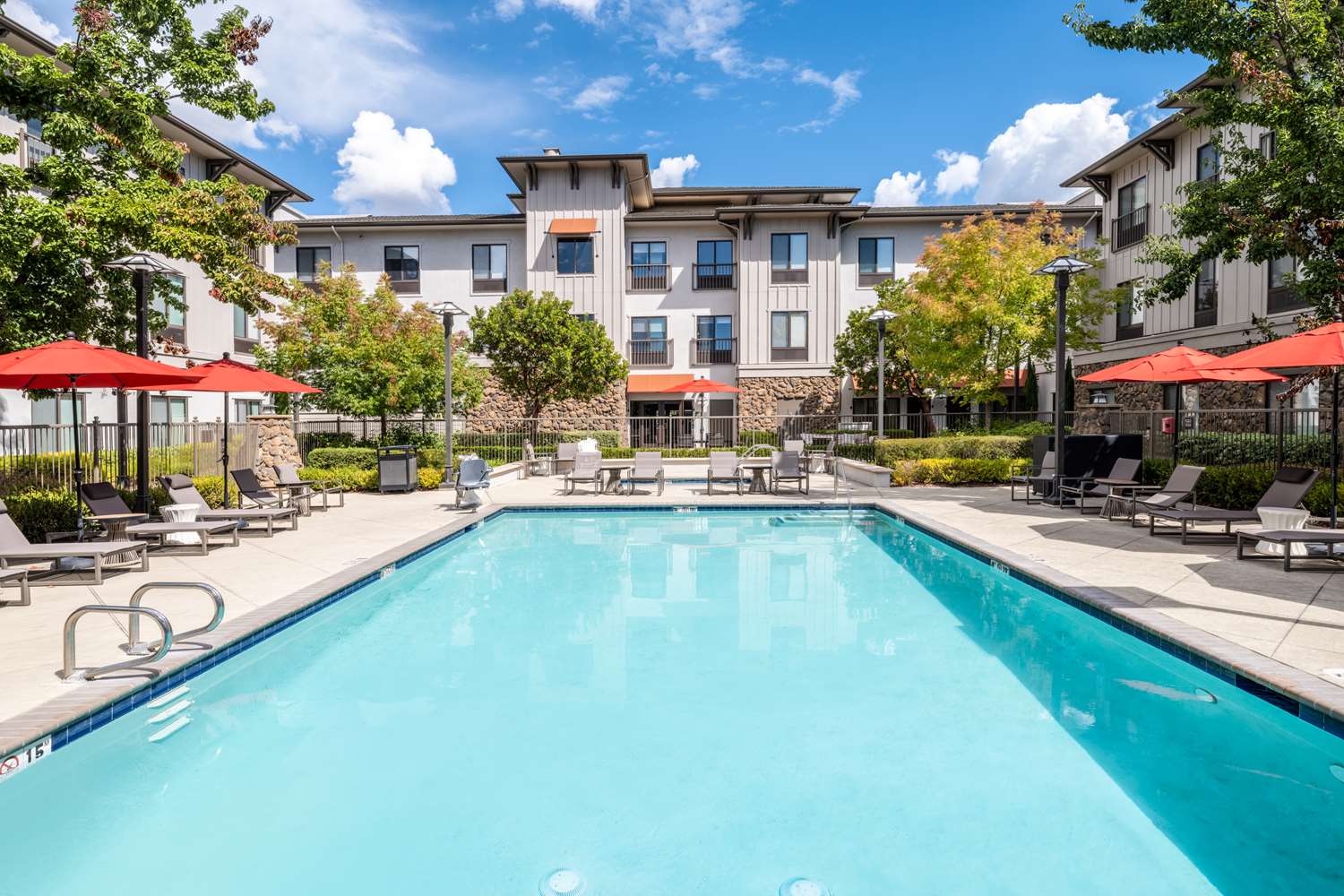 Hampton Inn & Suites Windsor - US 101, Exit 498, CA - See Discounts