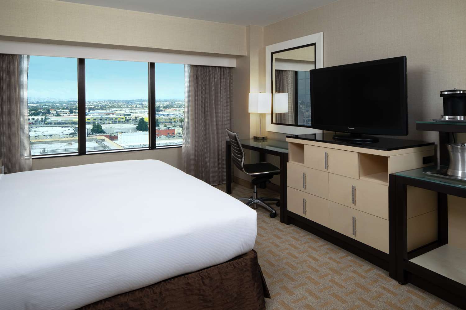 Hilton Hotel LAX Airport Los Angeles, CA - See Discounts