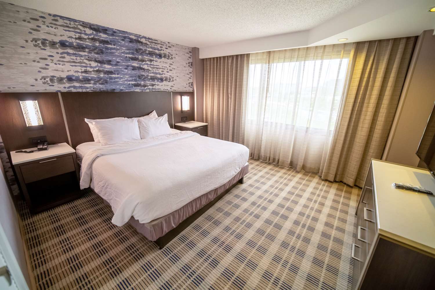 Embassy Suites Overland Park, KS - See Discounts