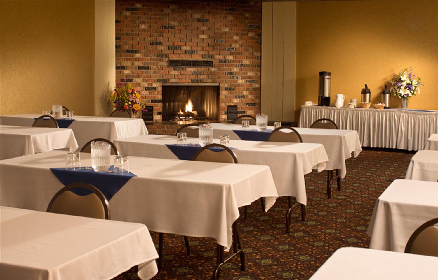 Coast Inn at Lake Hood Anchorage, AK - See Discounts