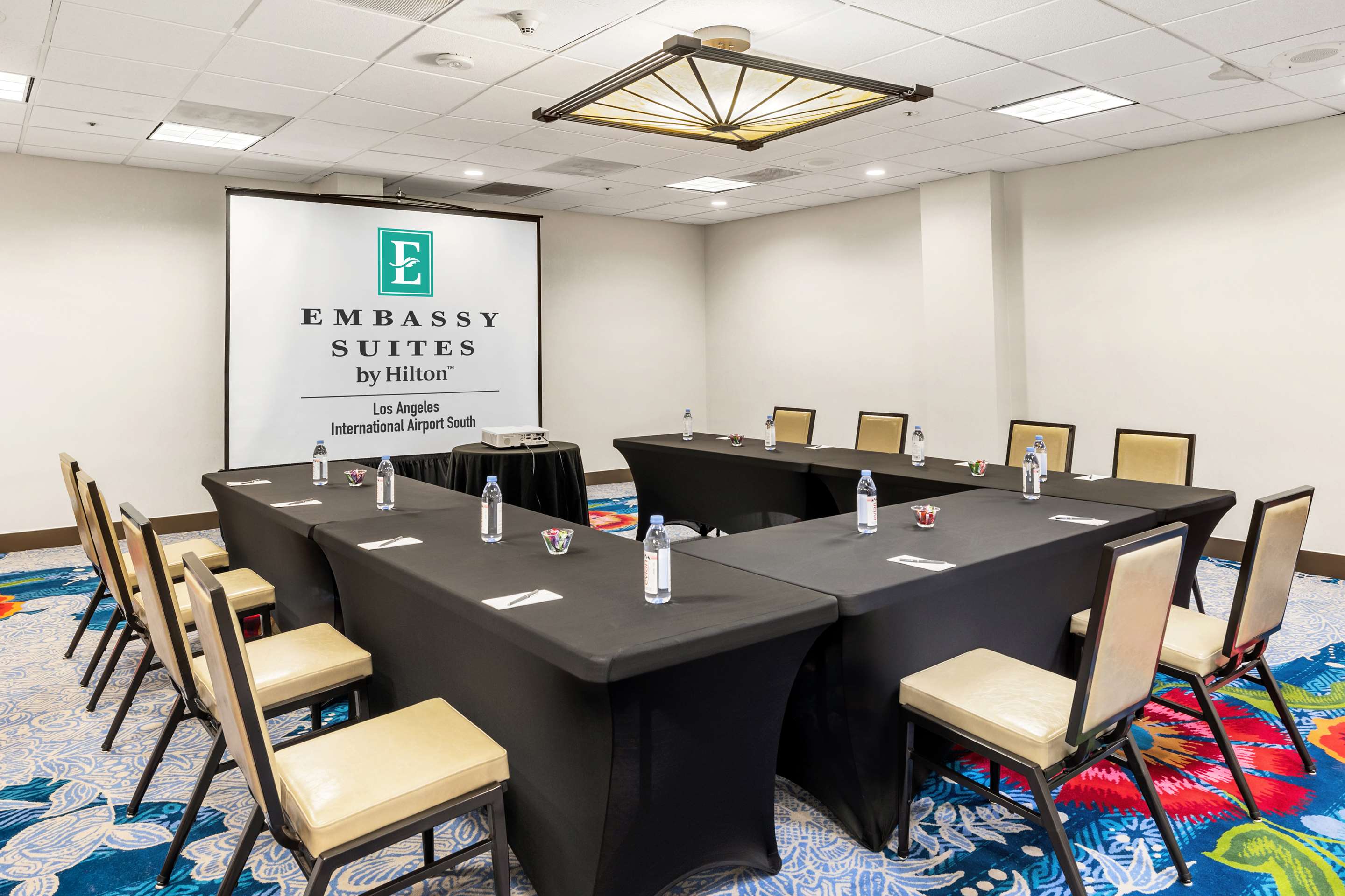 Suites At Embassy Suites by Hilton Los Angeles LAX South/El Segundo ...