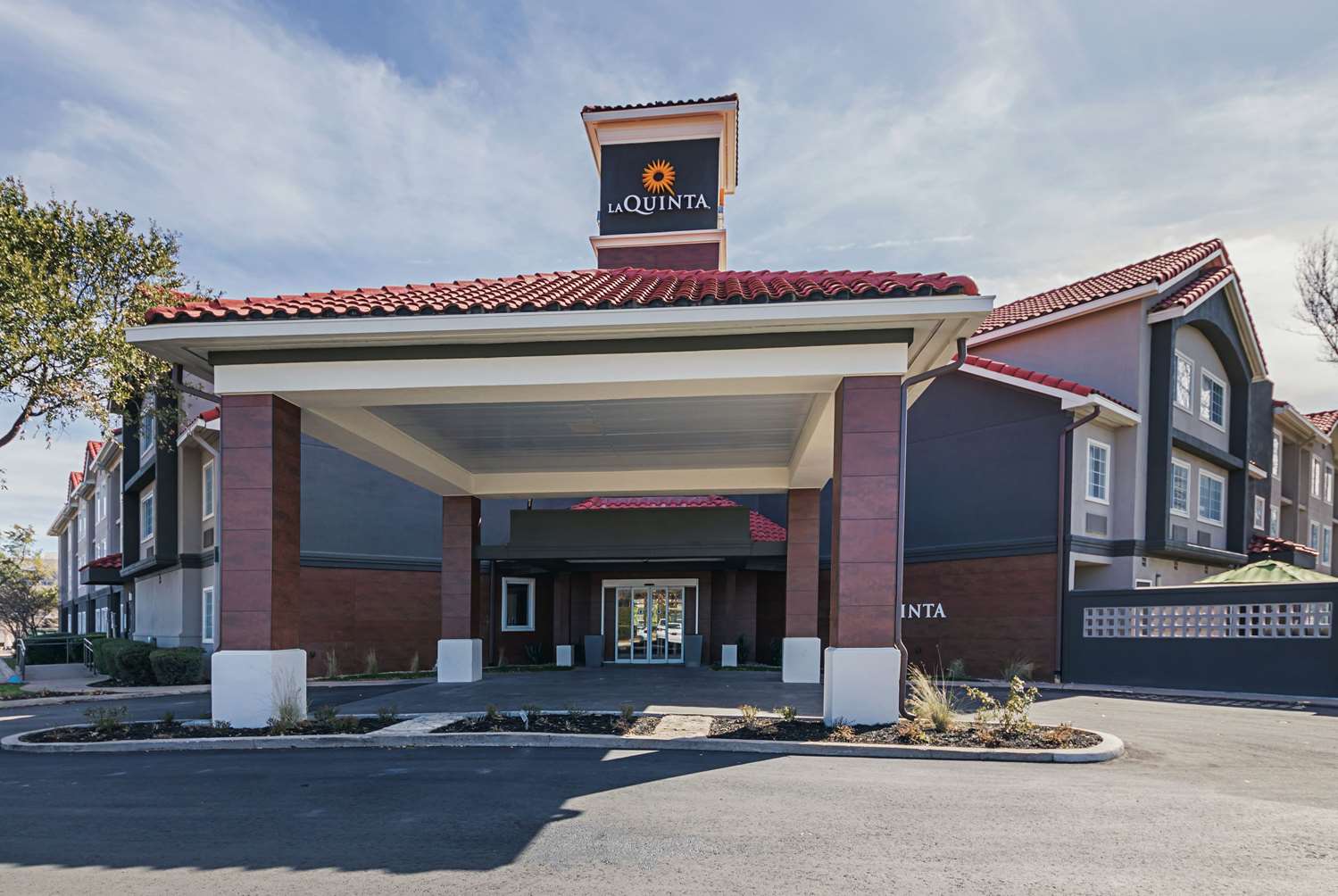 La Quinta Inn & Suites Mopac North Austin, TX - See Discounts