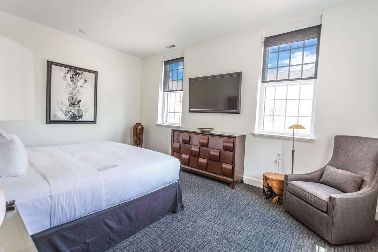 Delafield Hotel, WI - See Discounts