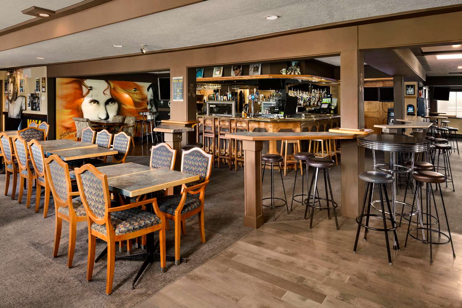 Days Inn Victoria Uptown, BC - See Discounts