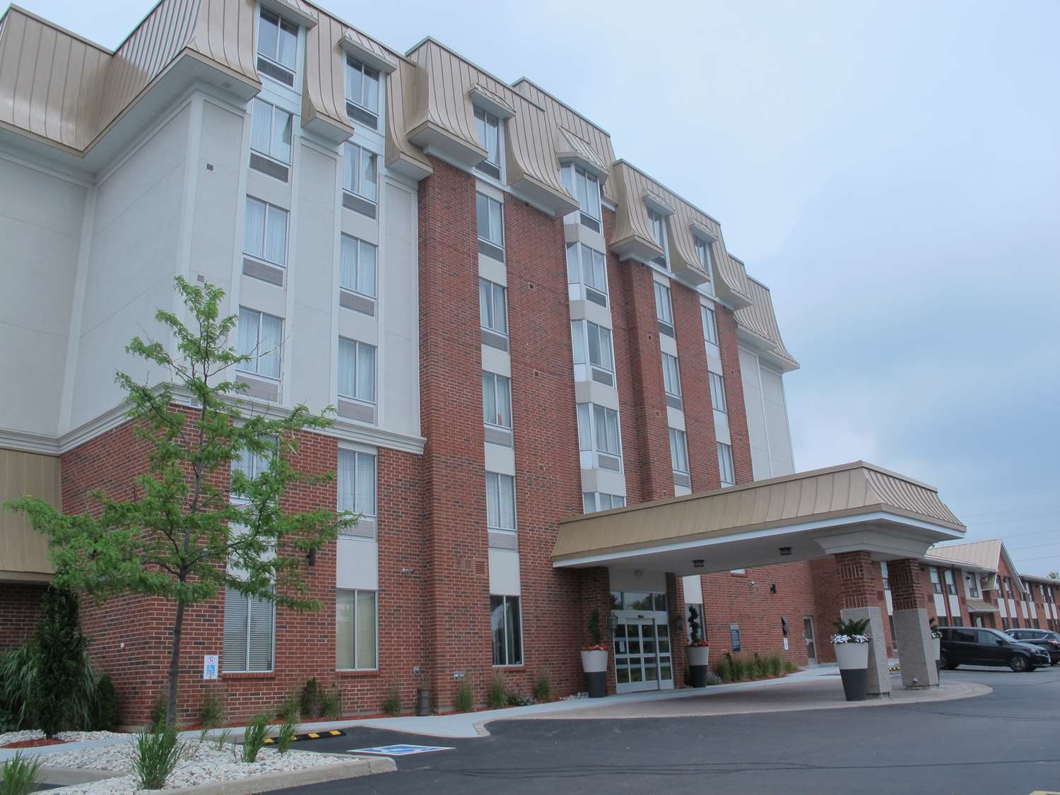 Best Western Plus Waterloo Hotel, ON - See Discounts