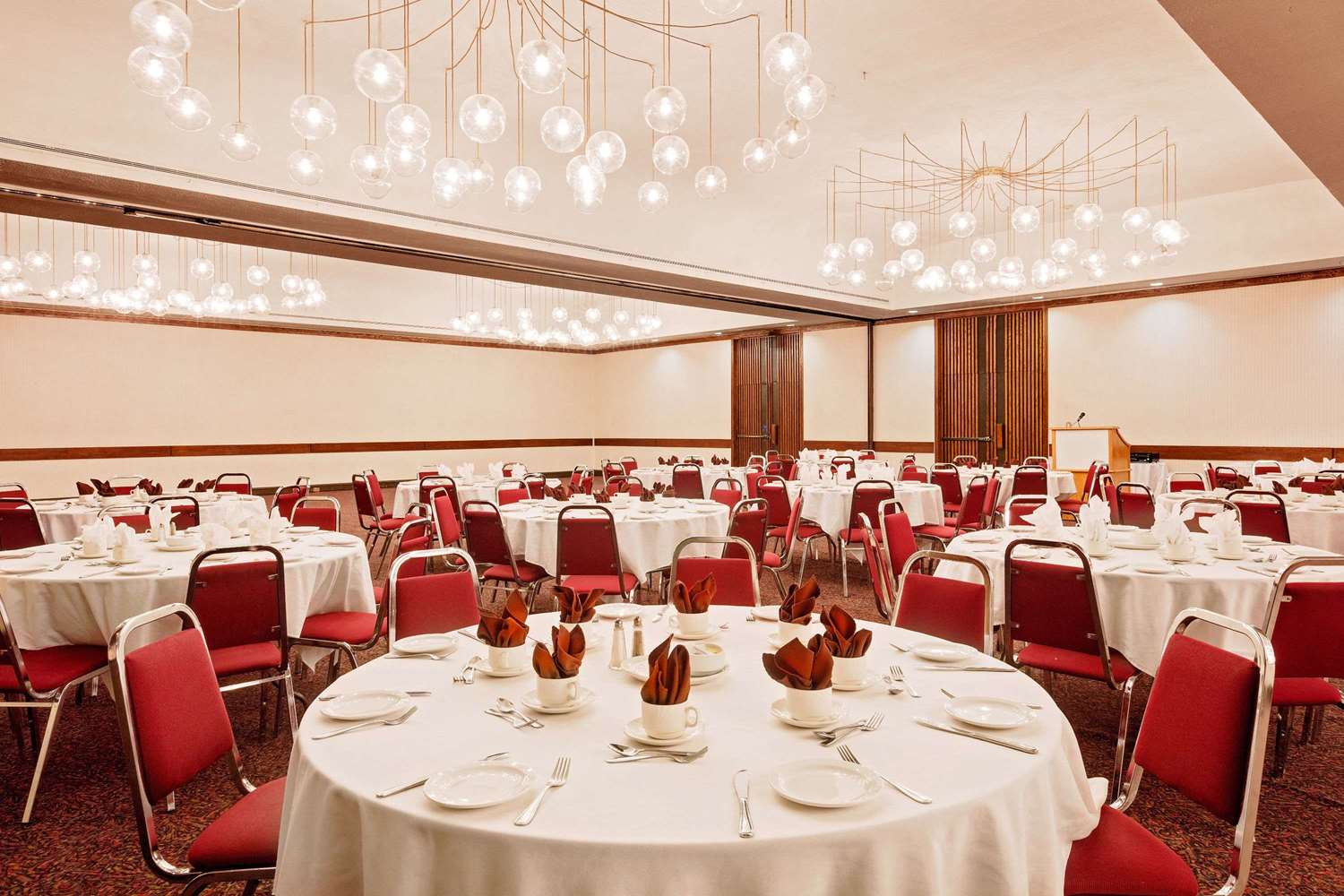 Ramada Hotel Pinewood Park Resort North Bay, ON - See Discounts