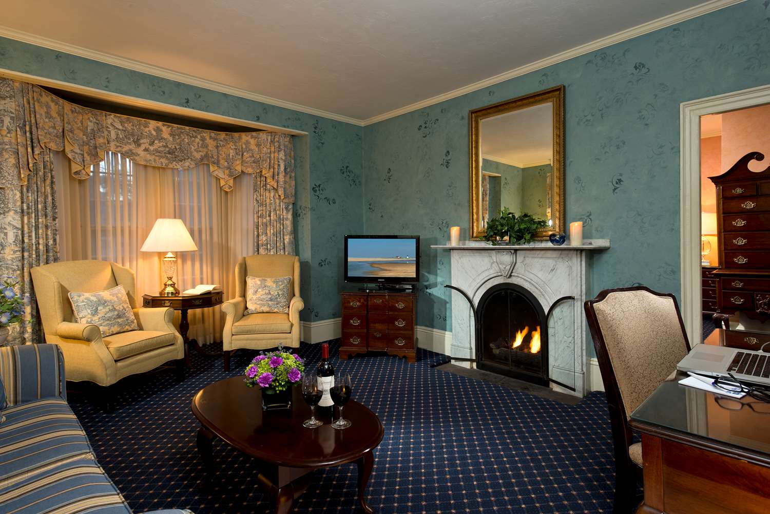 Daniel Webster Inn Sandwich, MA - See Discounts