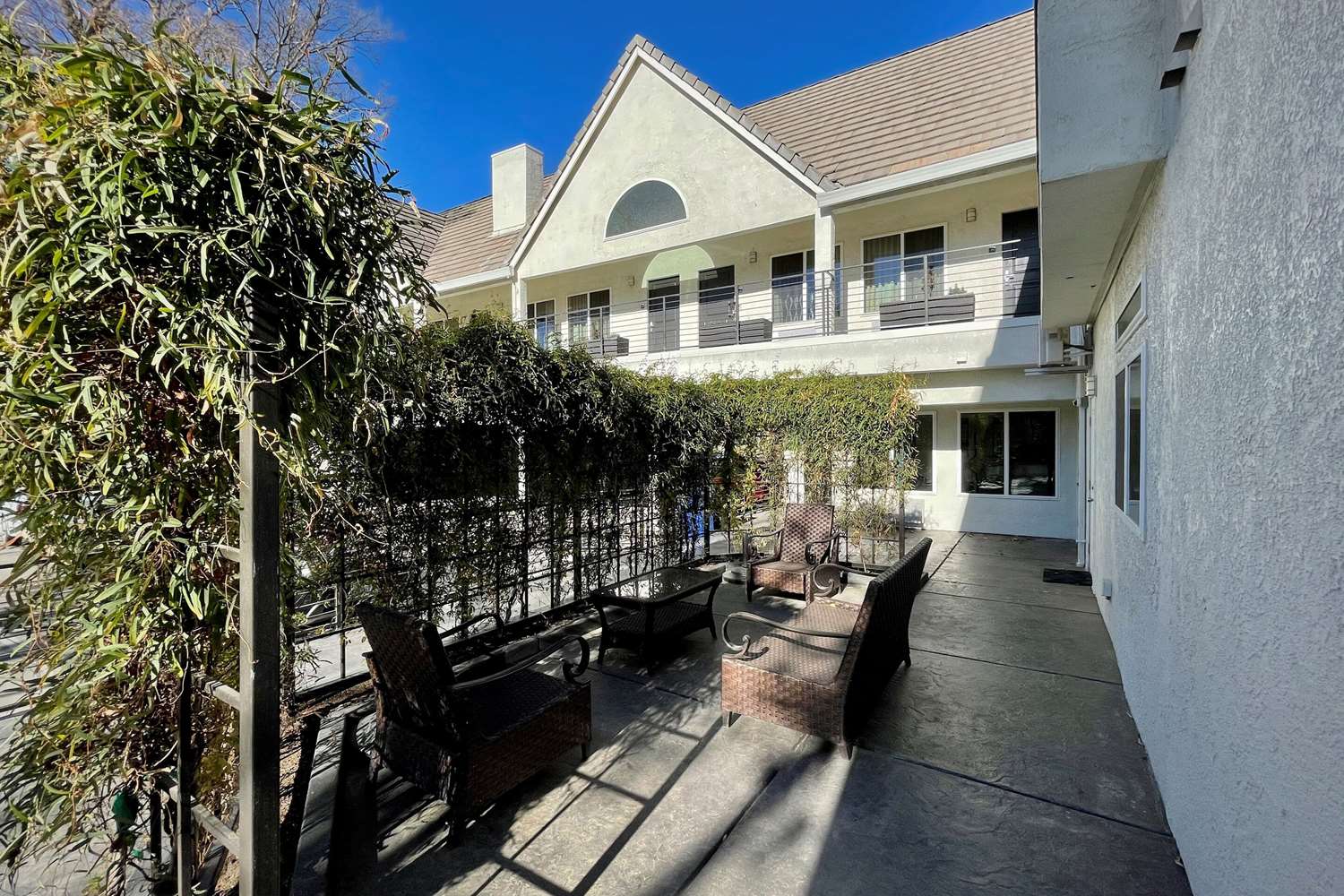 Aggie Inn Davis - I-80, Exit 72, CA - See Discounts