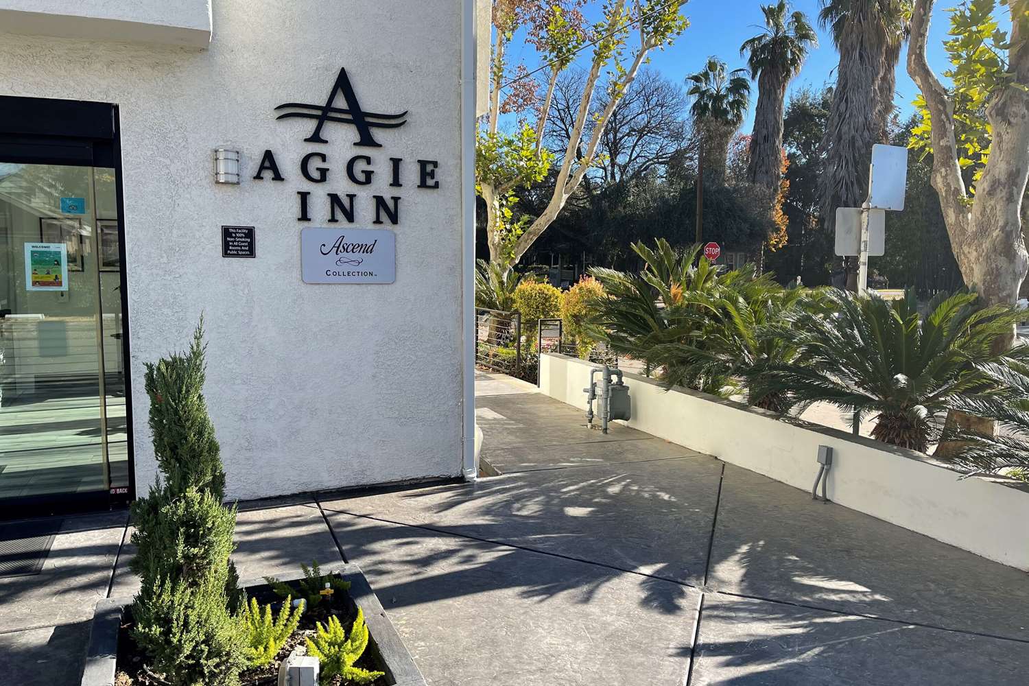 Aggie Inn Davis - I-80, Exit 72, CA - See Discounts