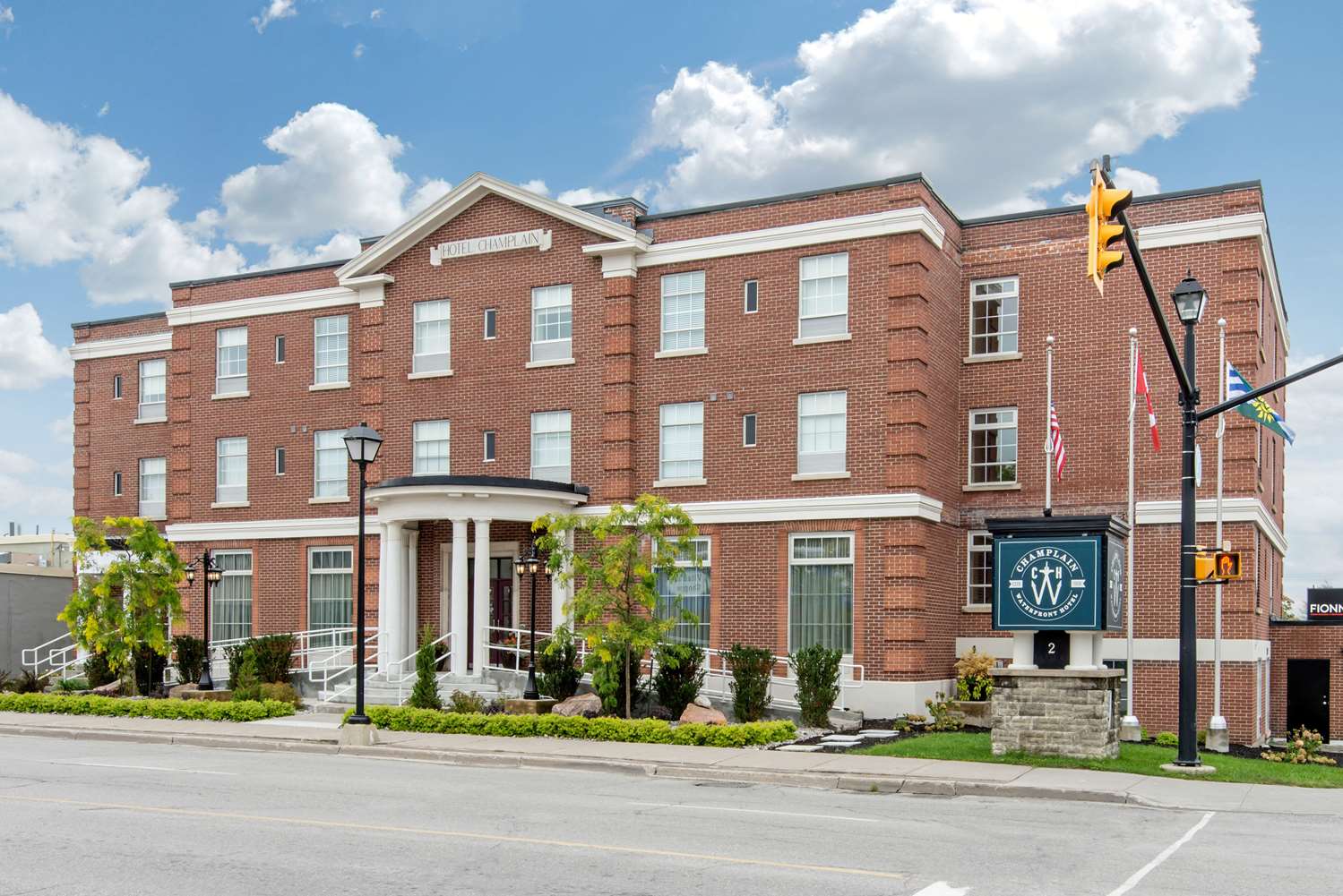 Champlain Waterfront Hotel Orillia, ON - See Discounts