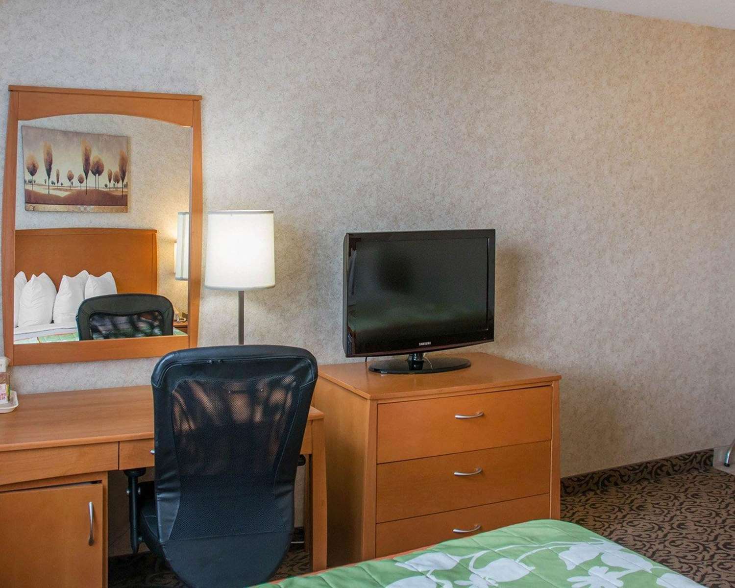 Quality Inn Winnipeg, MB - See Discounts