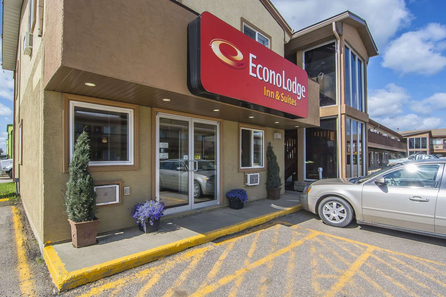 Econo Lodge Inn & Suites High Level, AB - See Discounts