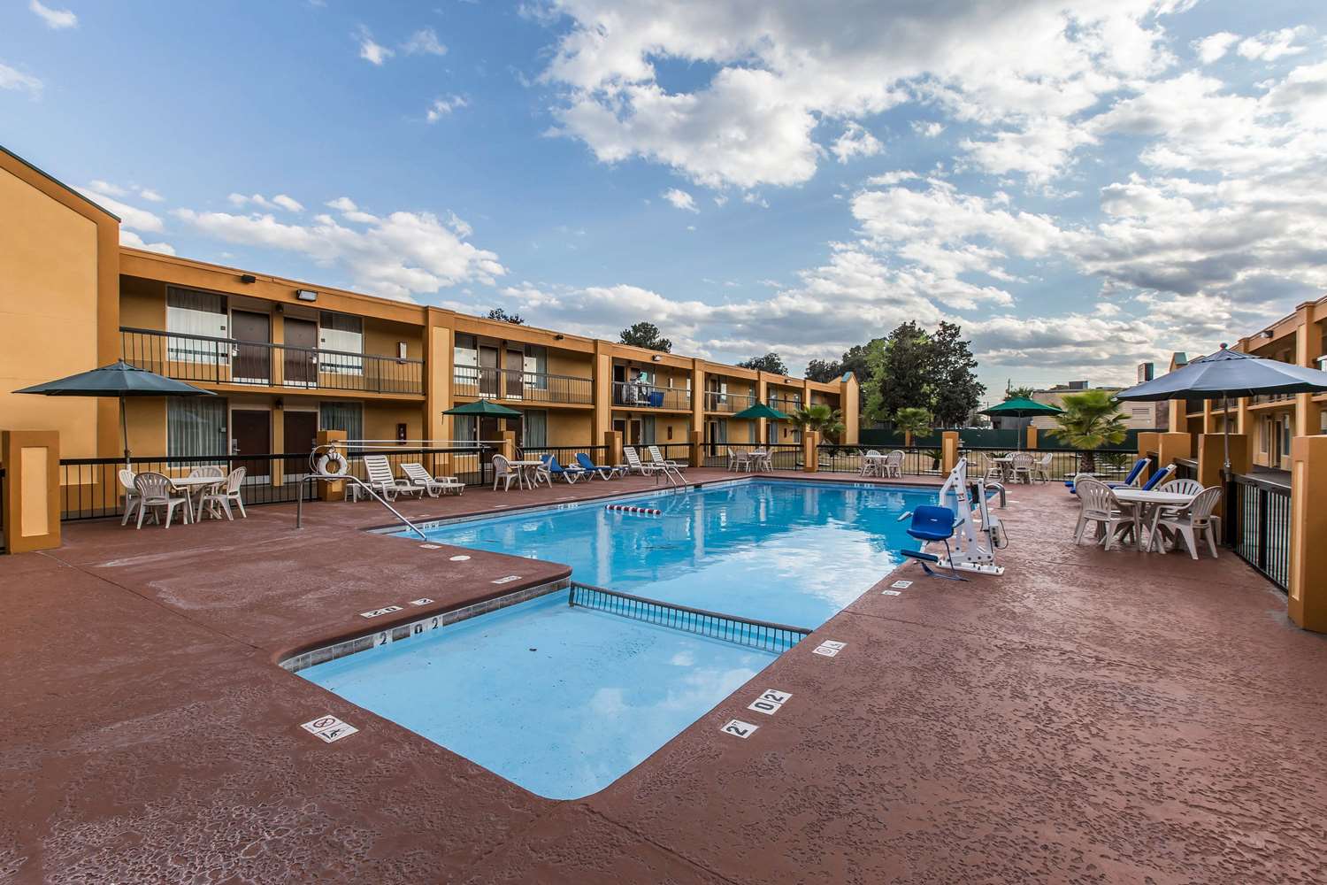 Quality Inn Midtown Savannah, GA - See Discounts