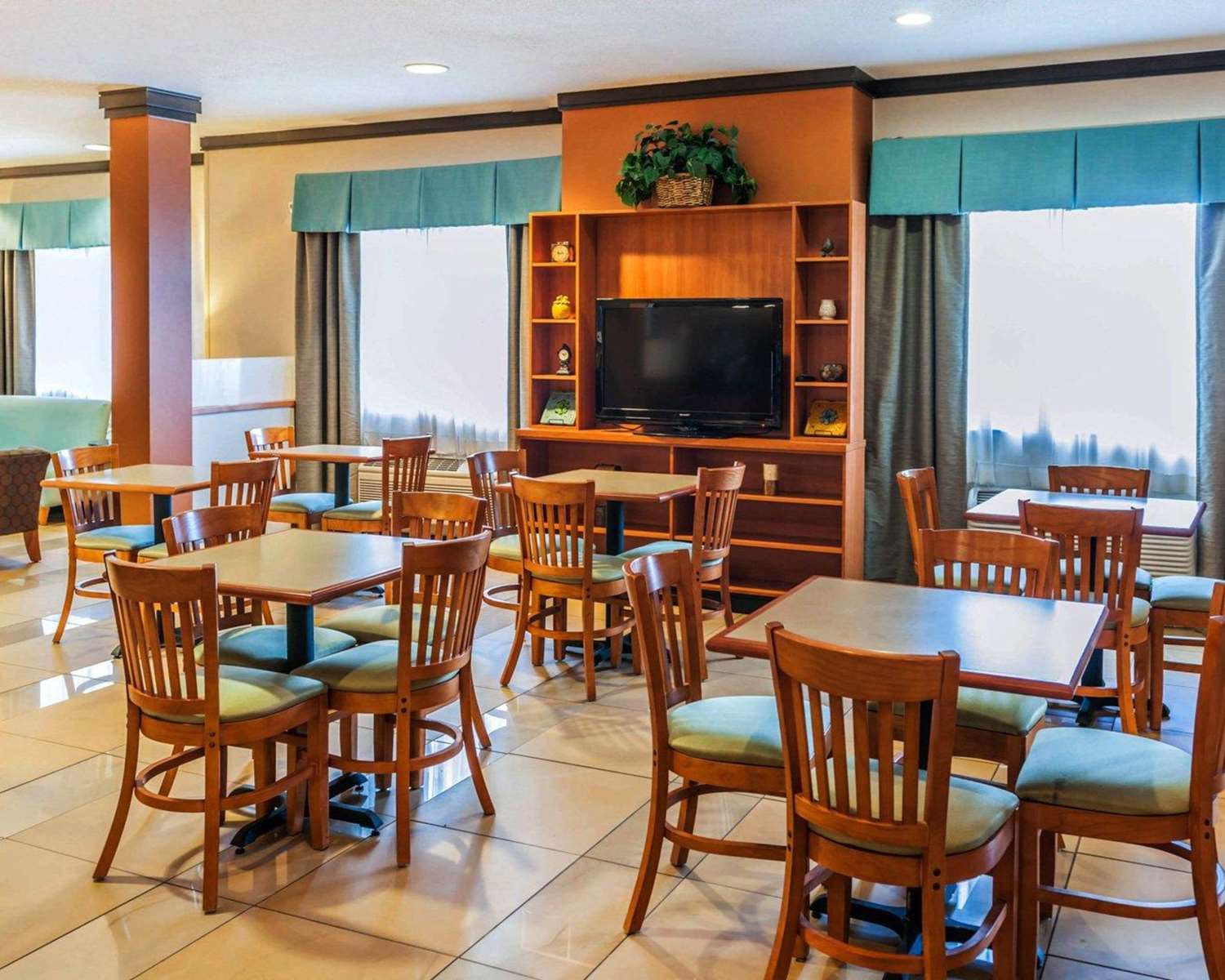 Comfort Inn Avon, IN - See Discounts