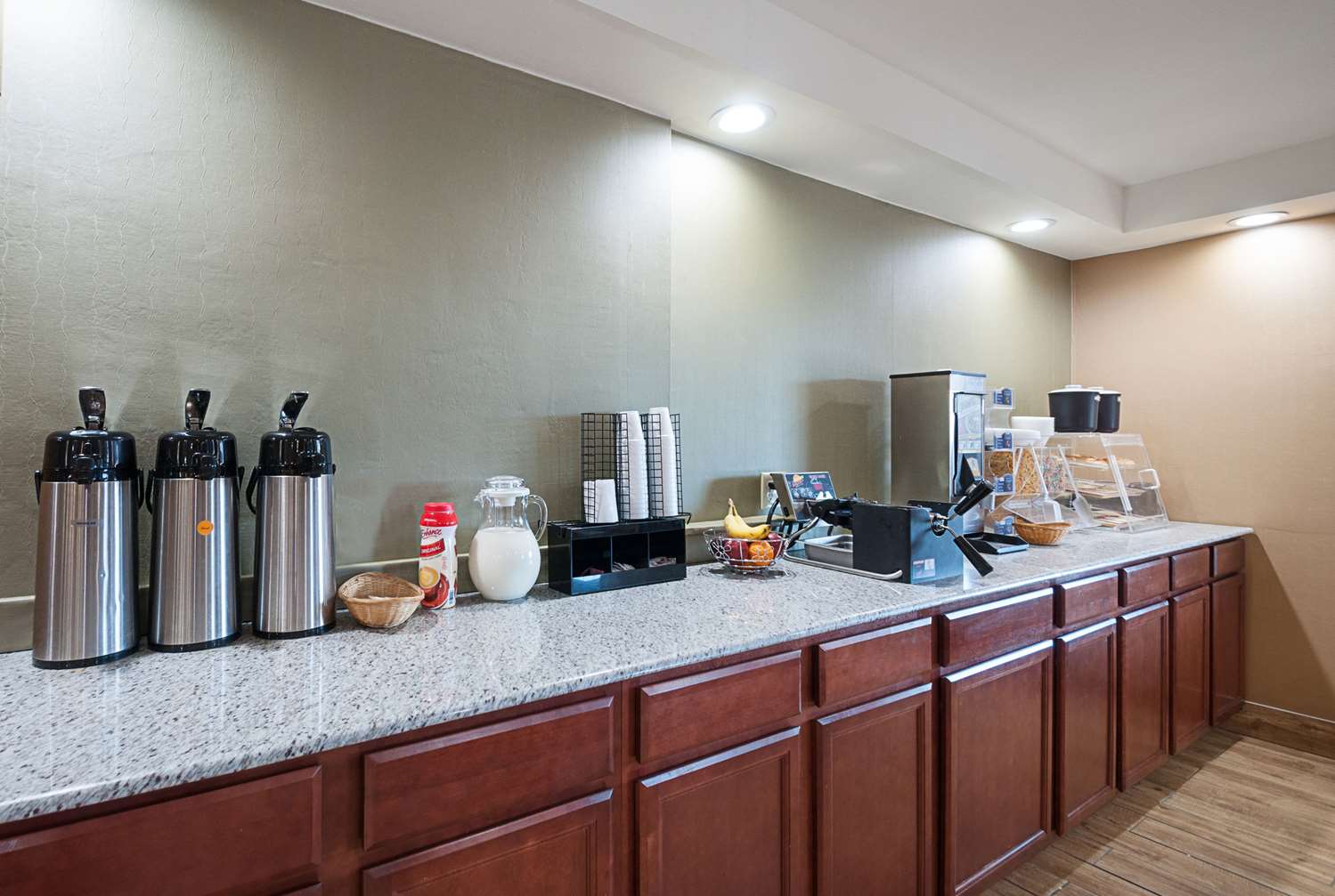 Quality Inn Pimlico Baltimore, MD - See Discounts