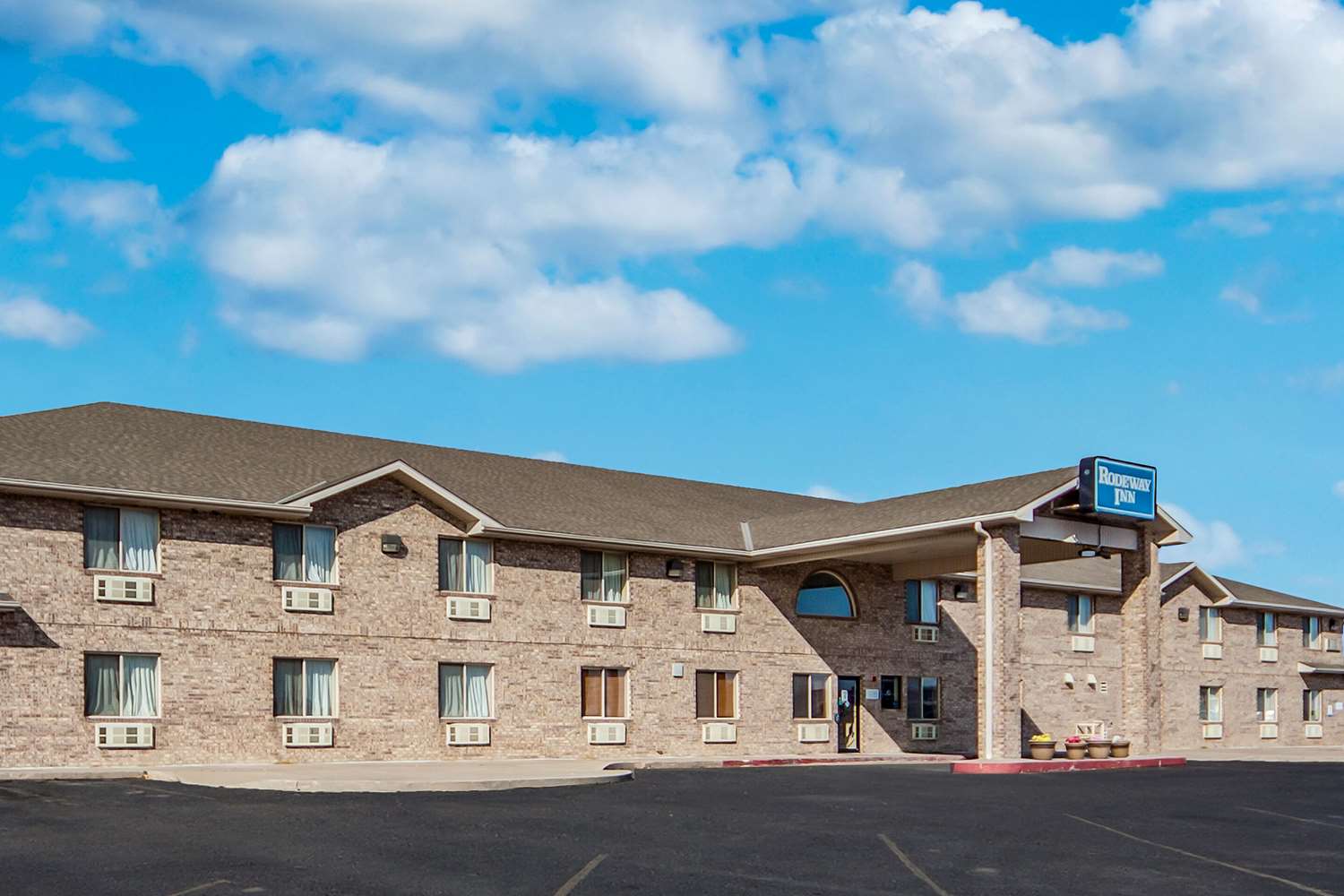 Rodeway Inn Cozad - I-80, Exit 222, NE - See Discounts