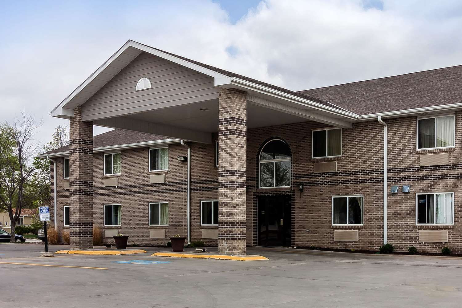 Rodeway Inn Holdrege, NE - See Discounts