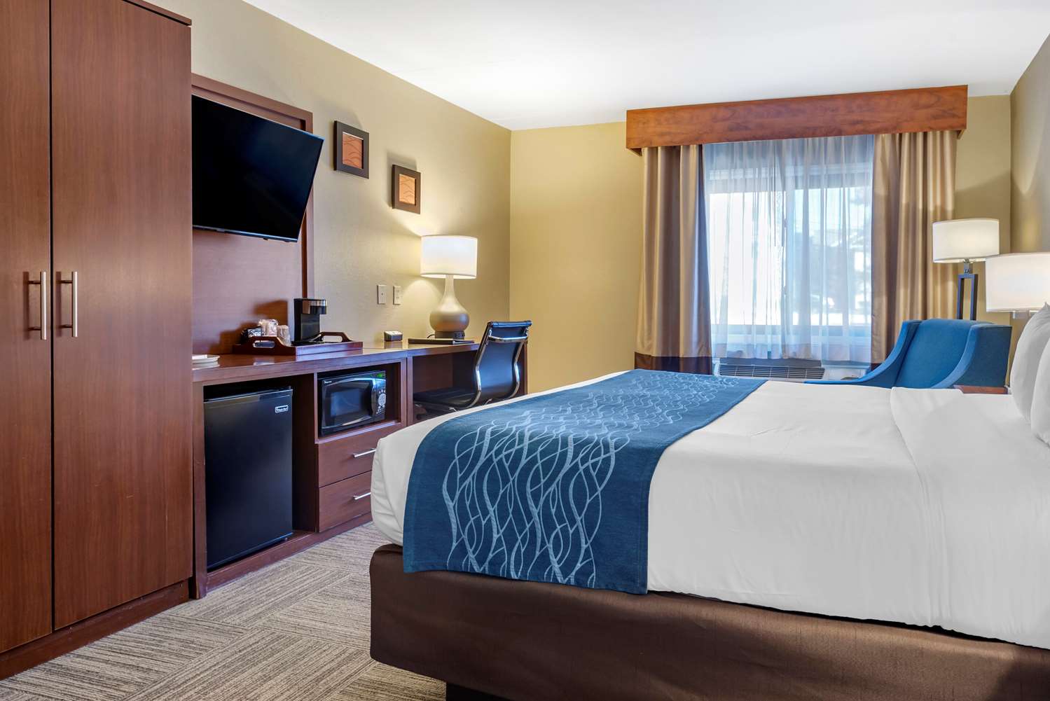 Comfort Inn Edgewater, NJ - See Discounts
