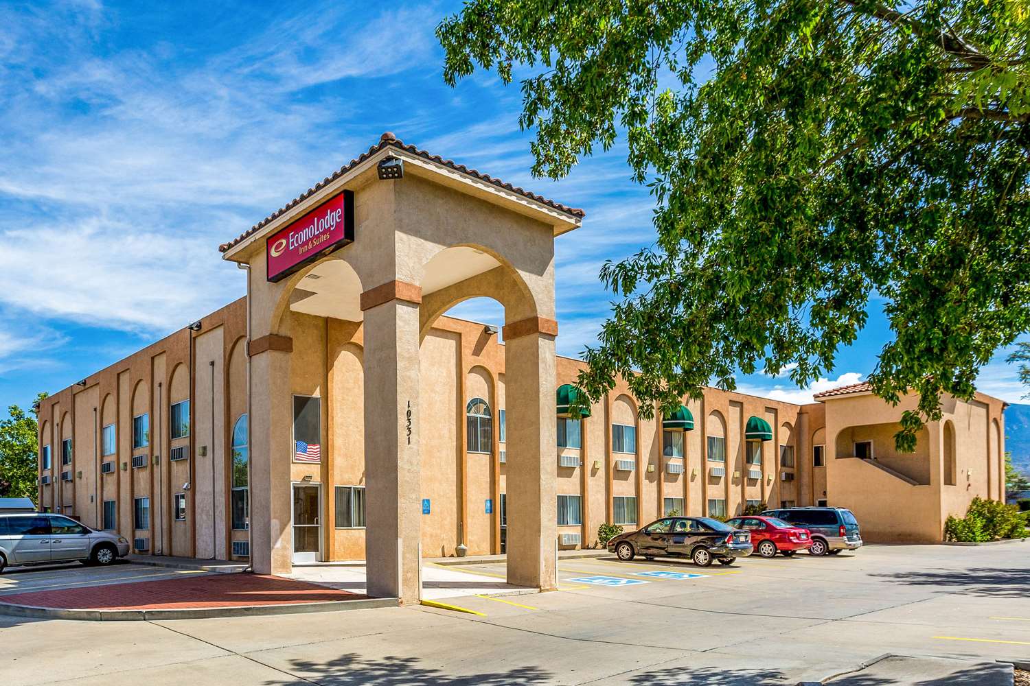 Econo Lodge Inn & Suites Albuquerque, NM - See Discounts