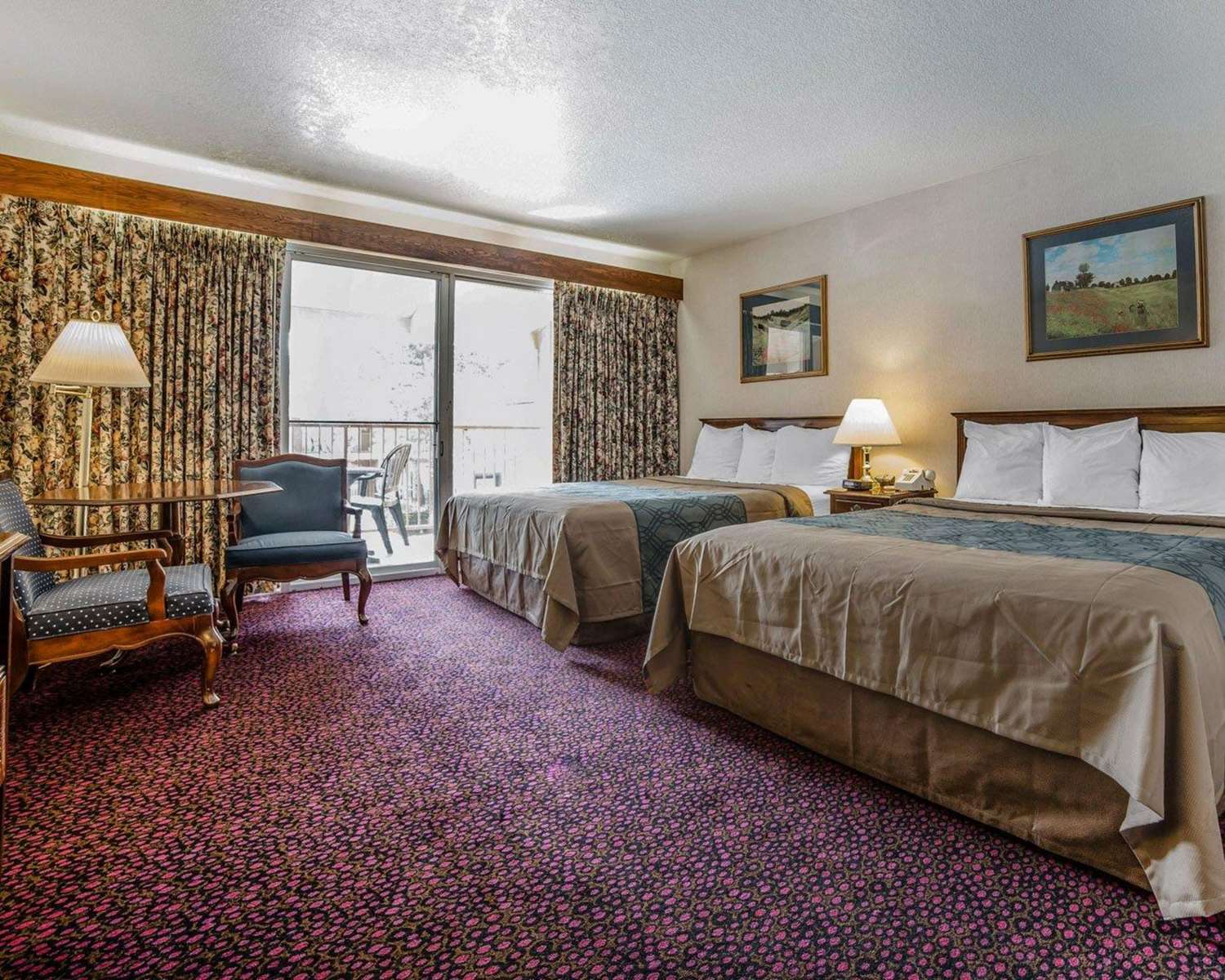 Econo Lodge Reno, NV - See Discounts