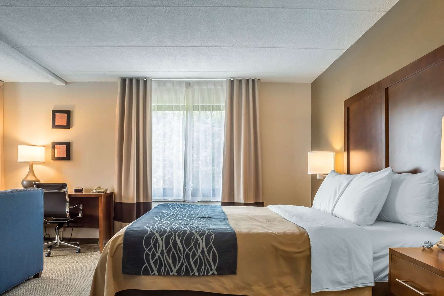 Comfort Inn The Pointe Niagara Falls, NY - See Discounts