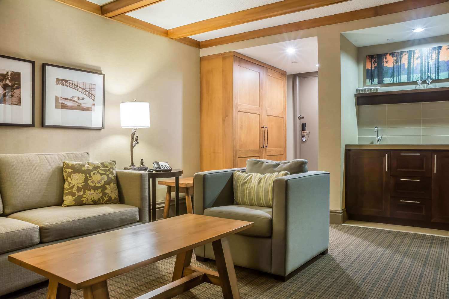 Comfort Inn The Pointe Niagara Falls, NY - See Discounts